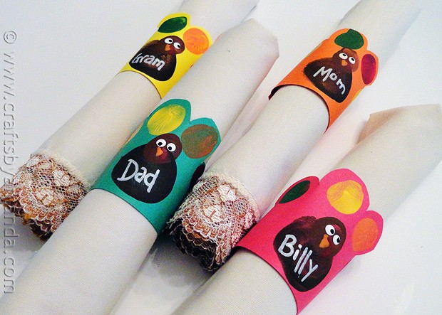 Fingerprint Turkey Napkin Rings: a great Thanksgiving kids craft