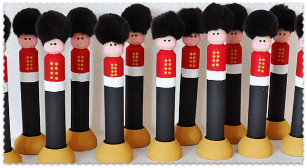 Clothespin Christmas Soldiers - Crafts by Amanda