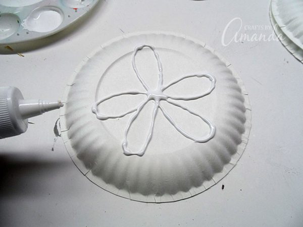 Paper Plate Sand Dollars: an easy and fun beach craft for kids