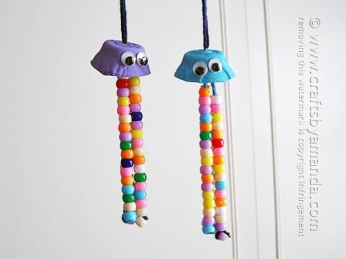 Cardboard Tube Jellyfish: make a jellyfish from a cardboard roll
