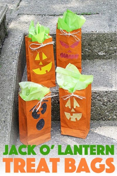 Jack O' Lantern Treat Bags: fill with goodies for a Halloween party!