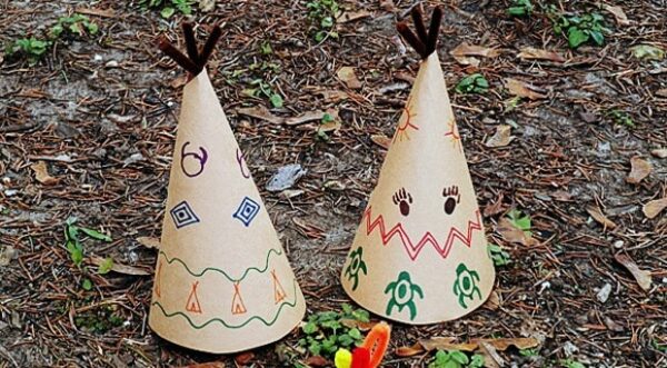 Construction Paper Teepee Project: make this fun Thanksgiving craft!