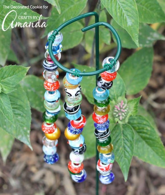 Decorative Garden Stakes: a pretty and easy garden DIY project!