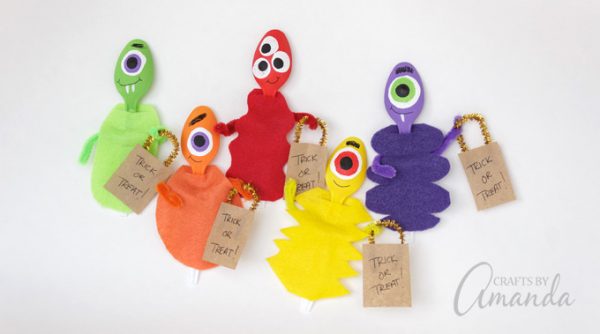 Plastic Spoon Monsters: a fun and colorful Halloween craft for kids!