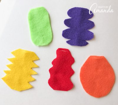 Plastic Spoon Monsters: a fun and colorful Halloween craft for kids!