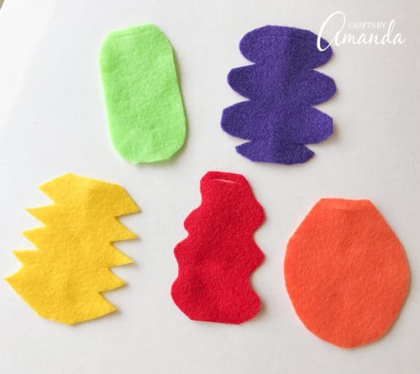 Plastic Spoon Monsters: a fun and colorful Halloween craft for kids!