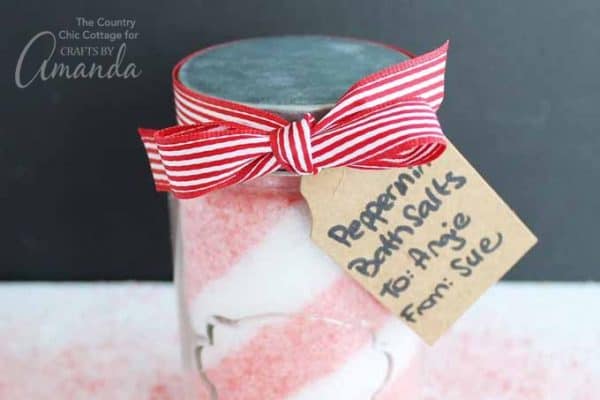 Peppermint Bath Salts: an easy, quick and even inexpensive gift in a jar.