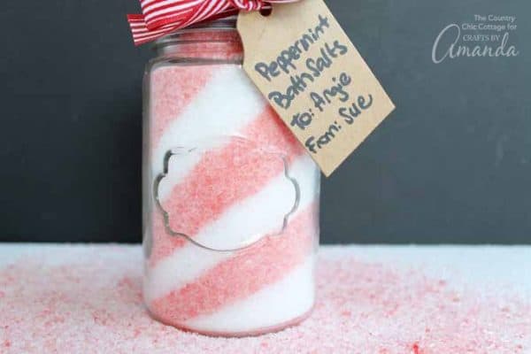 Peppermint Bath Salts: an easy, quick and even inexpensive gift in a jar.