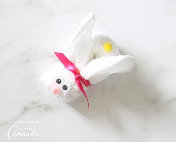 Washcloth Bunny and Chick: an adorable craft for a baby shower or Easter
