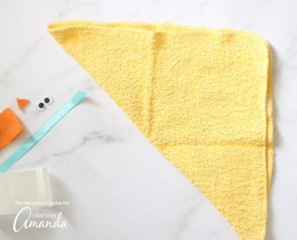 Washcloth Bunny and Chick: an adorable craft for a baby shower or Easter