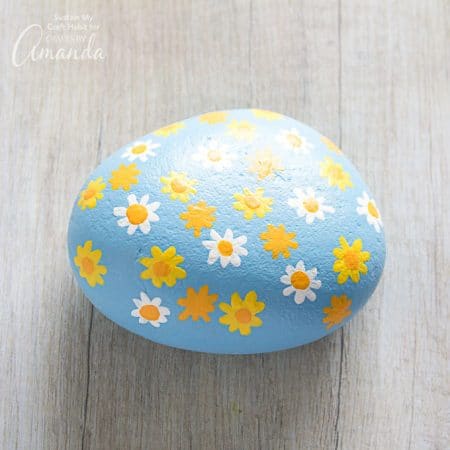 Daisy Painted Rocks: a fun rock painting idea : Crafts by Amanda