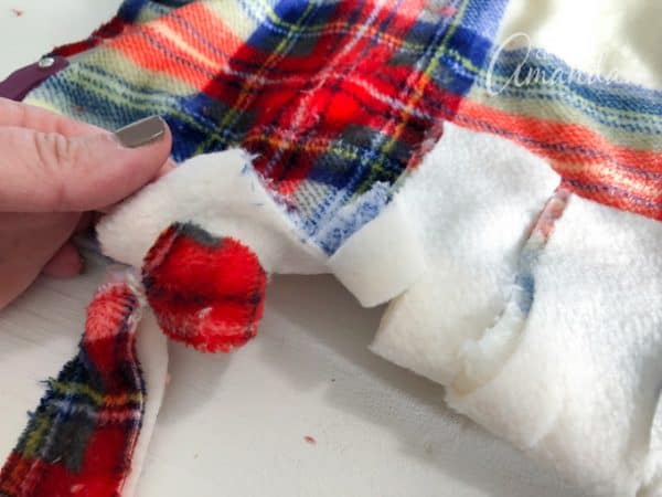 No-Knot Fleece Blanket - Crafts by Amanda - DIY Gift ideas