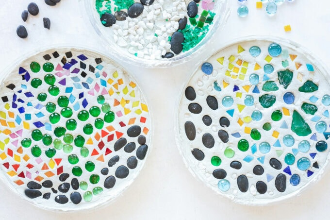 DIY Garden Stepping Stones - Crafts by Amanda - Garden Crafts