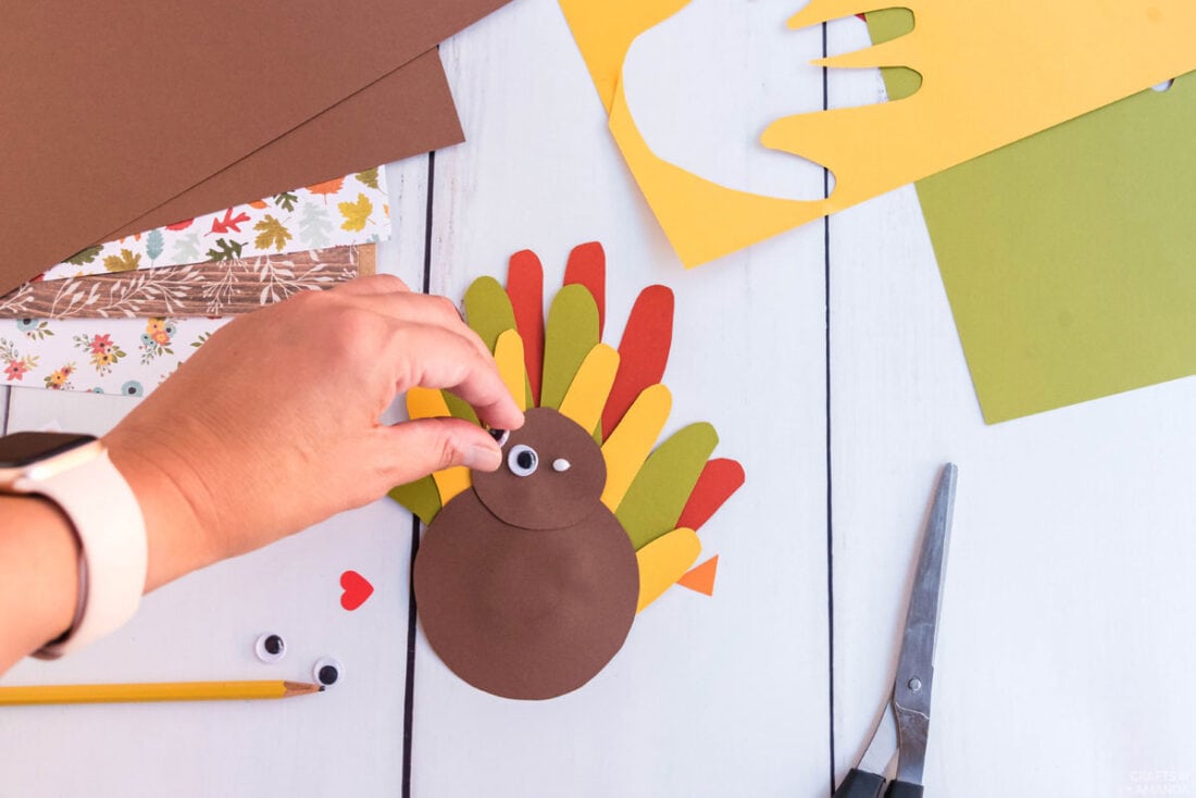 Family Handprint Turkey - Crafts by Amanda