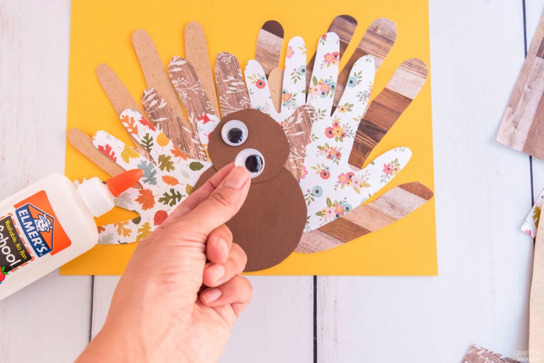 Family Handprint Turkey - Crafts by Amanda